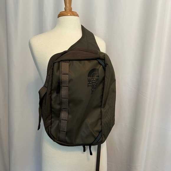 The North Face | Bags | The North Face Base Camp Voyager Sling Bag ...